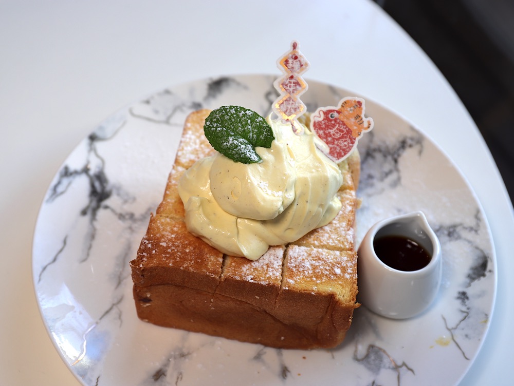 花食間 手作HUA SHIH JIAN 重新開幕~用餐空間更大更舒適，讓可愛的貓咪狗狗陪你度過放鬆的下午茶時光/神農街寵物午茶餐廳推薦 - 進食的巨鼠